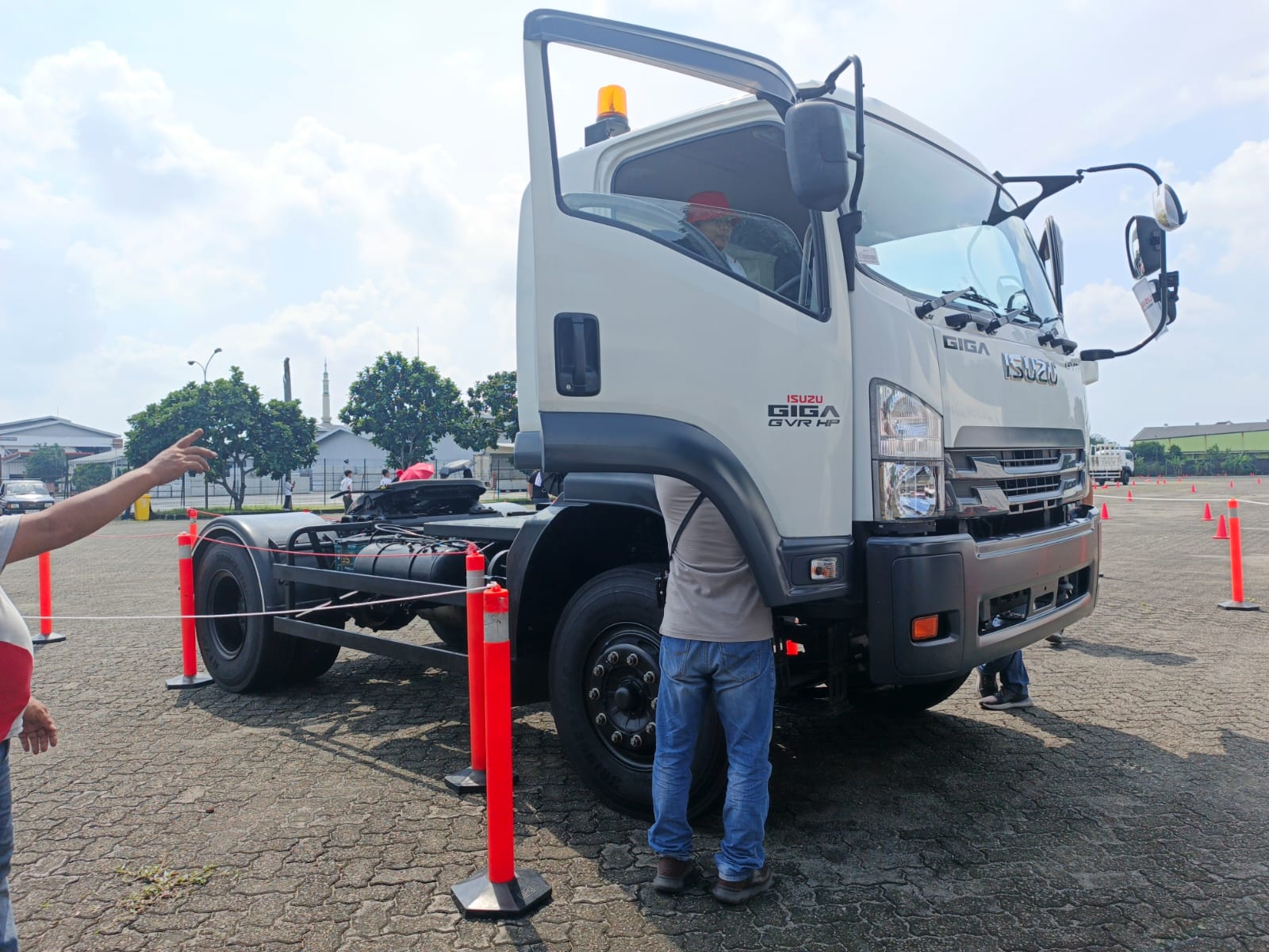 Isuzu Media Test Drive 2025 Soroti ODOL Dan Keselamatan Di Jalan – Moladin