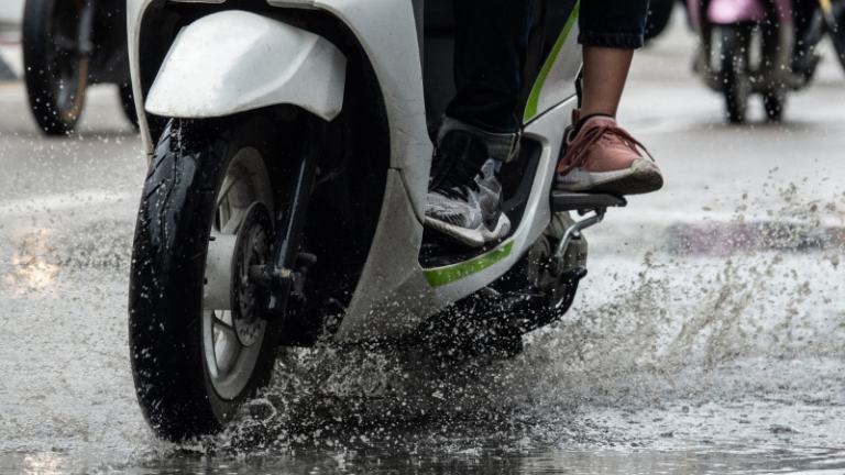 12 Merek Ban Motor Terbaik, Anti Licin Buat Harian - MOLADIN