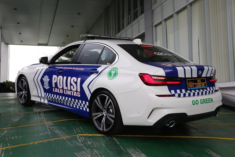 9 Mobil Polisi Indonesia, Dari Lancer Hingga BMW 330e – Moladin
