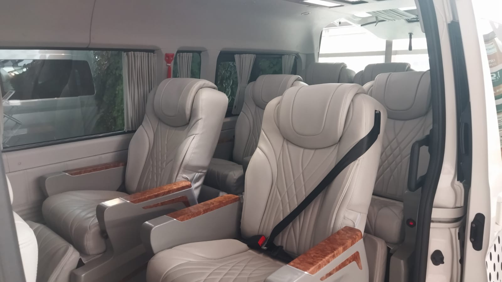 Baze Hadirkan Dua Modifikasi Kabin Toyota HiAce Premio Di IIMS 2024 ...