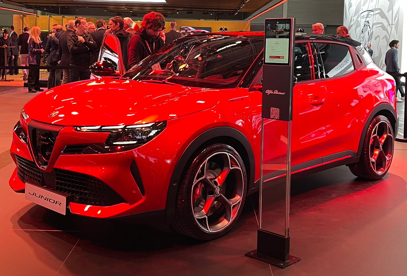 Langsung Dari Paris Motor Show 2024 : Dua Model Alfa Romeo Junior Curi ...