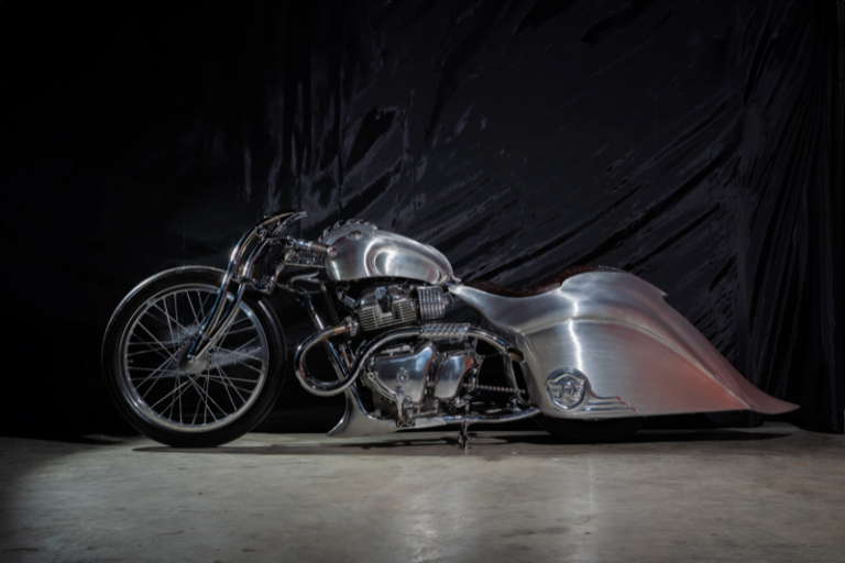 Royal Enfield Phoenix Tampil Memukau Jadi Bagger – Moladin
