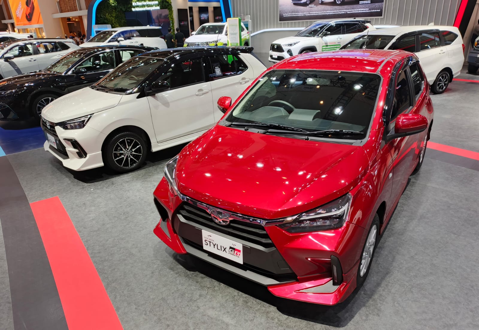Daftar SPK Mobil Cina Vs Jepang Di IIMS 2025 – Moladin