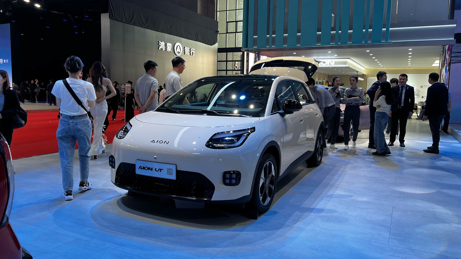 Auto Shanghai 2025: AION UT EV Siap Gempur Pasar Listrik Indonesia!