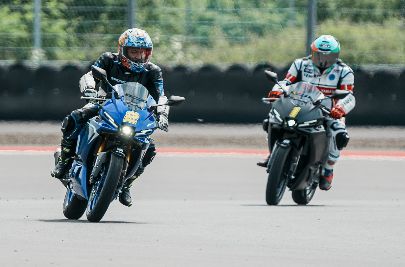 Komparasi Yamaha R25 2025 Vs R25 Lama – Moladin