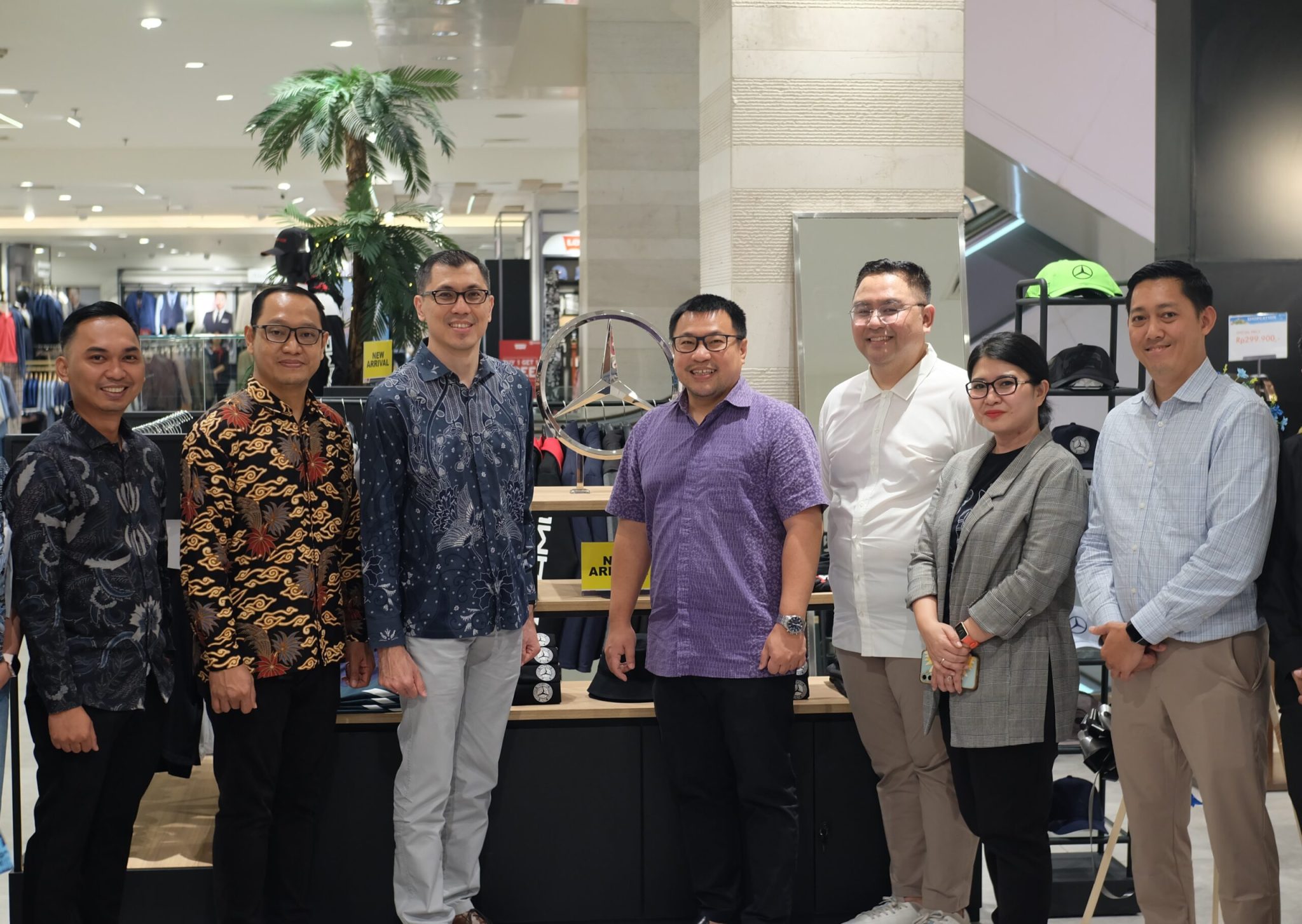 Mercedes-Benz Collection Pop-Up Store Pertama Mejeng Di SOGO Plaza ...