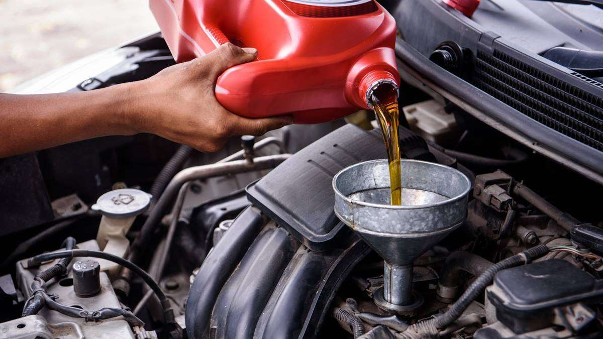Ganti Oli Mobil Berapa Bulan Sekali? Ini Waktu Idealnya