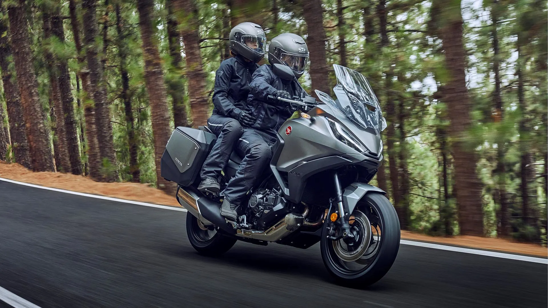 7 Motor Touring Matic Terbaik Untuk Perjalanan Jauh Di 2025